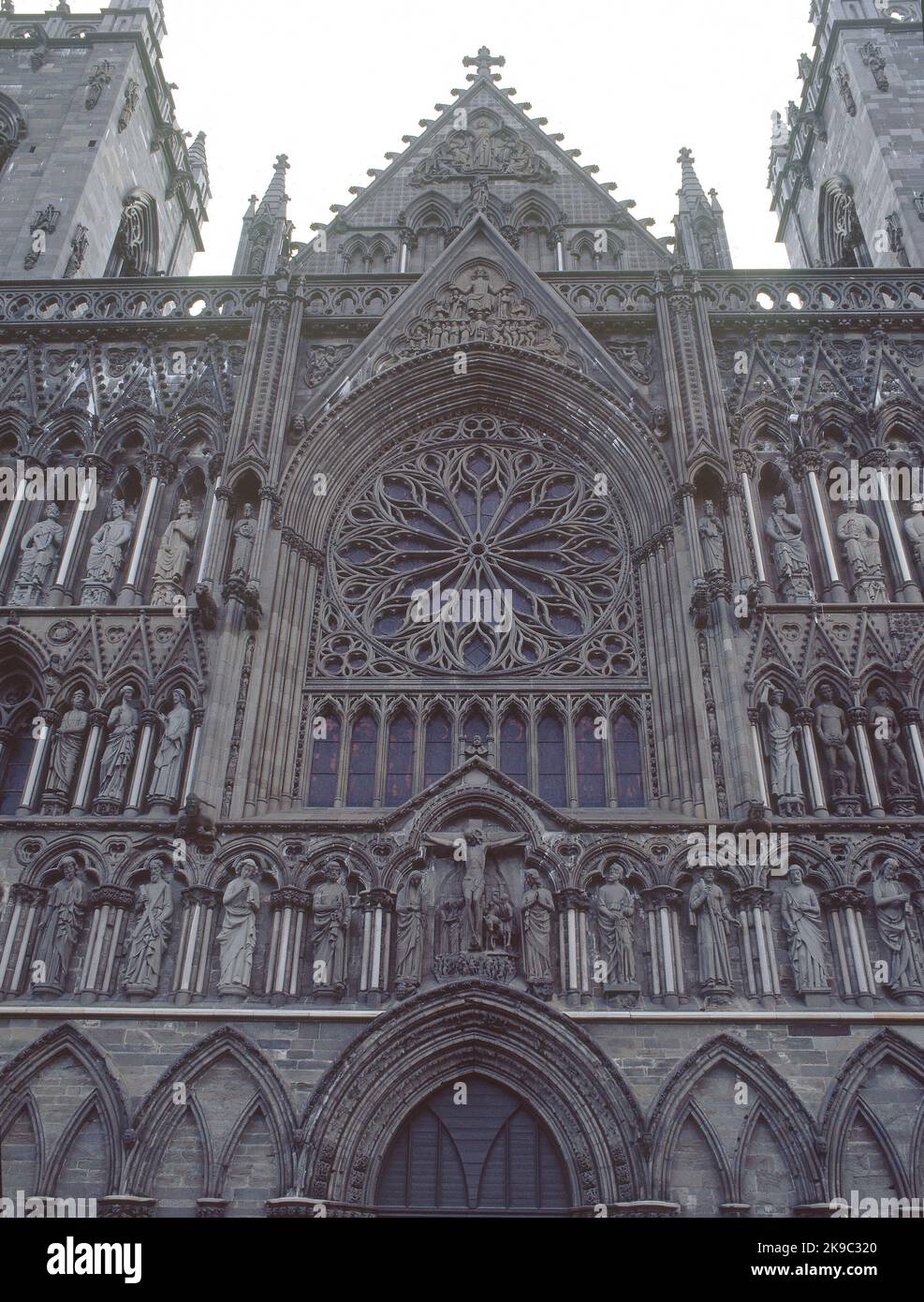 Cattedrale medievale cattedrale gotica medievale Banque de ...