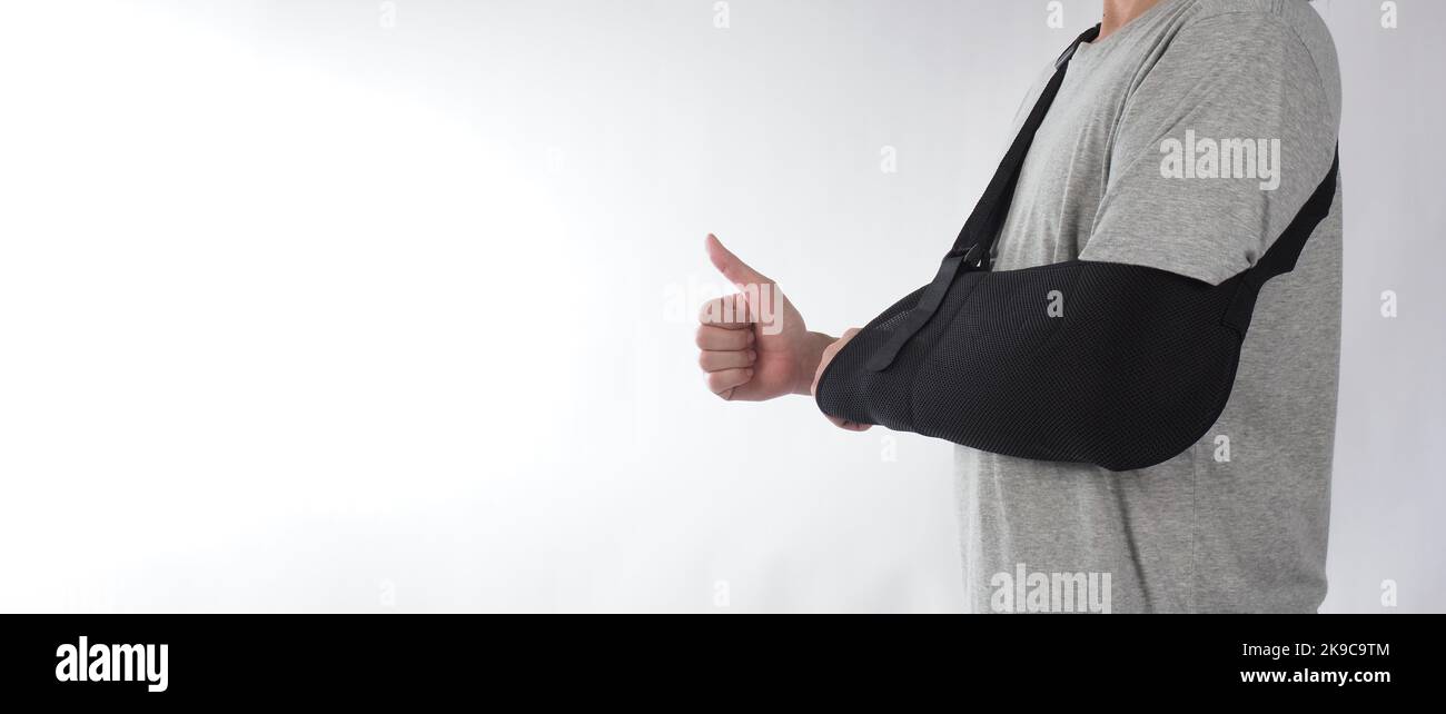 Bras cassé. Support de thérapie de harnais de bras et couvert autour du ...