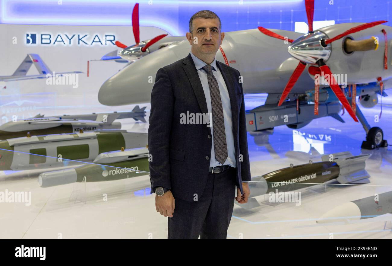 Haluk Bayraktar, PDG du drone turc Baykar, pose avant un entretien avec ...