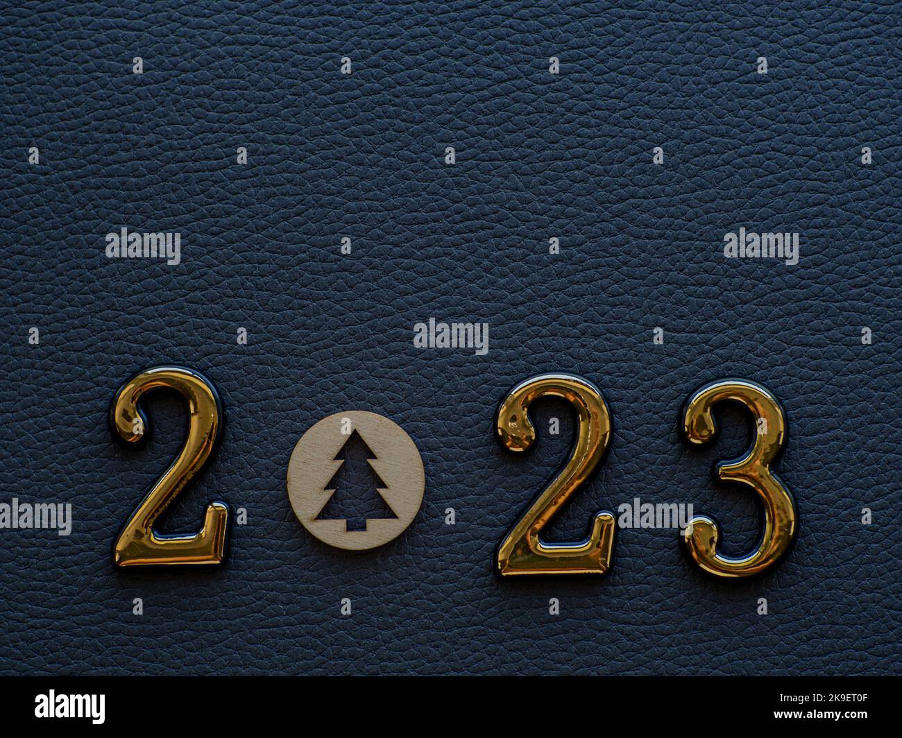 Happy new year 2023 noir et d’or Banque de photographies et d’images à haute résolution - Alamy