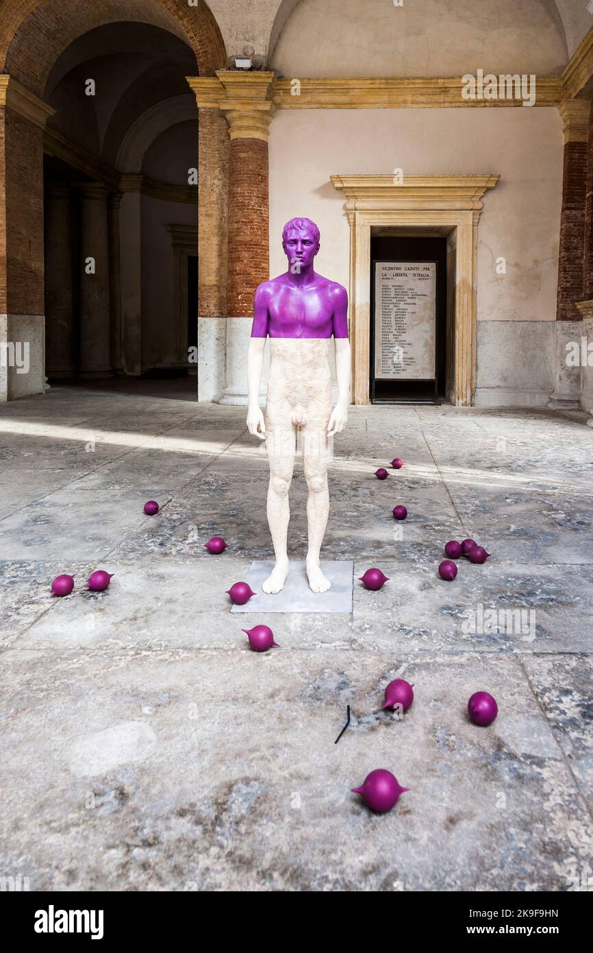 Vicenza, Italie - 4 août 2009: Statue de l'artiste Willi Verginer à la ...