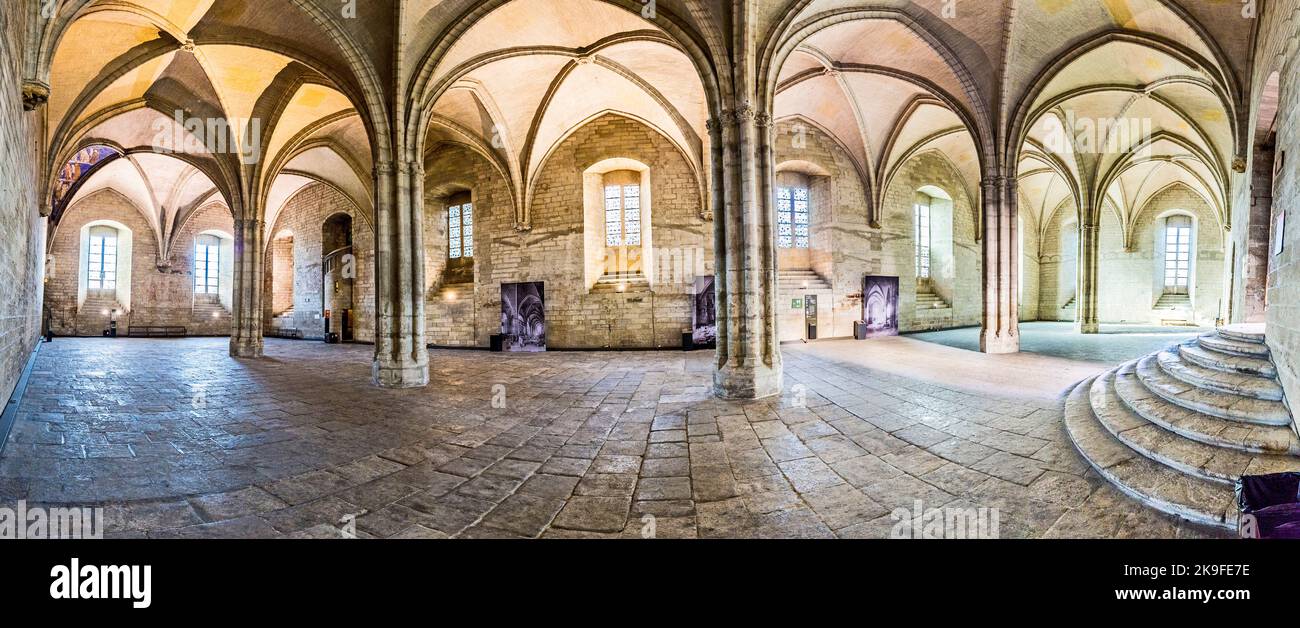 AVIGNON, FRANCE - DEC 9, 2015 : à l'intérieur du palais des papes à ...