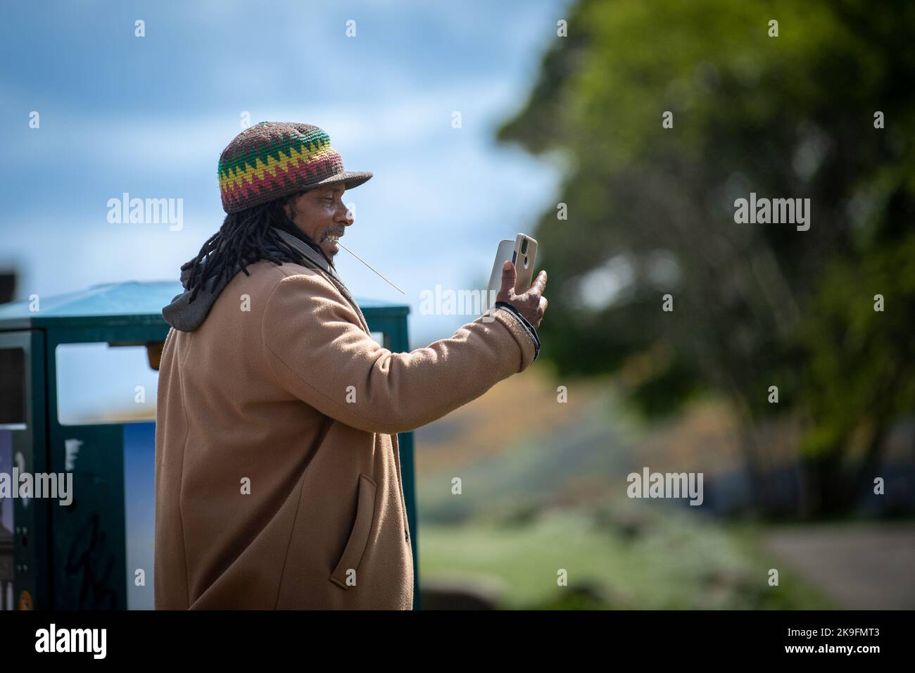 Utiliser facetime Banque de photographies et d’images à haute ...