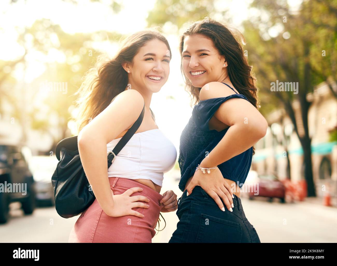 Aimez votre meilleur ami avec tout votre coeur. Vue en arrière de deux ...