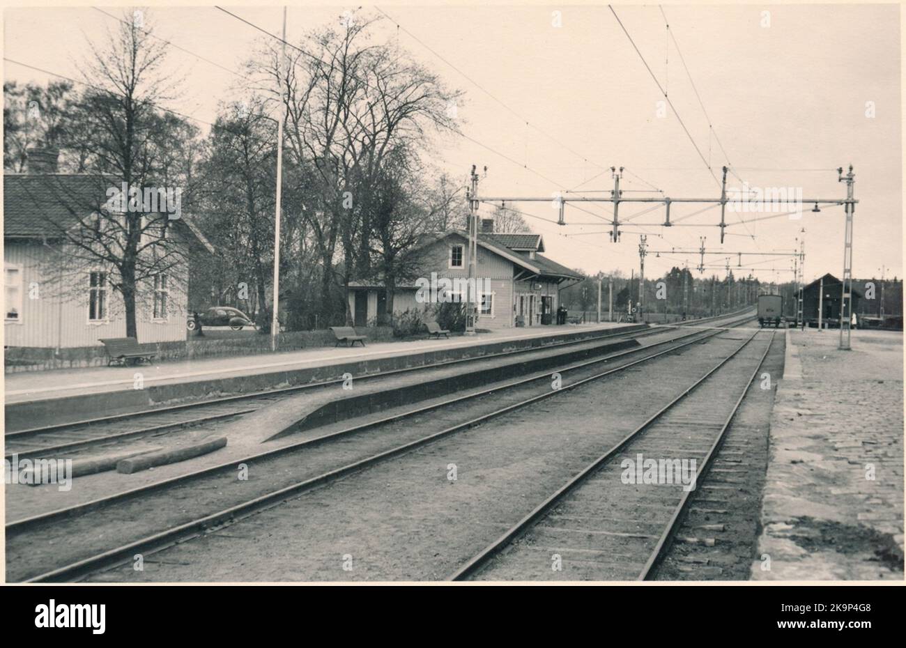 La gare a été construite en 1862. Maison de station d'un étage et demi ...