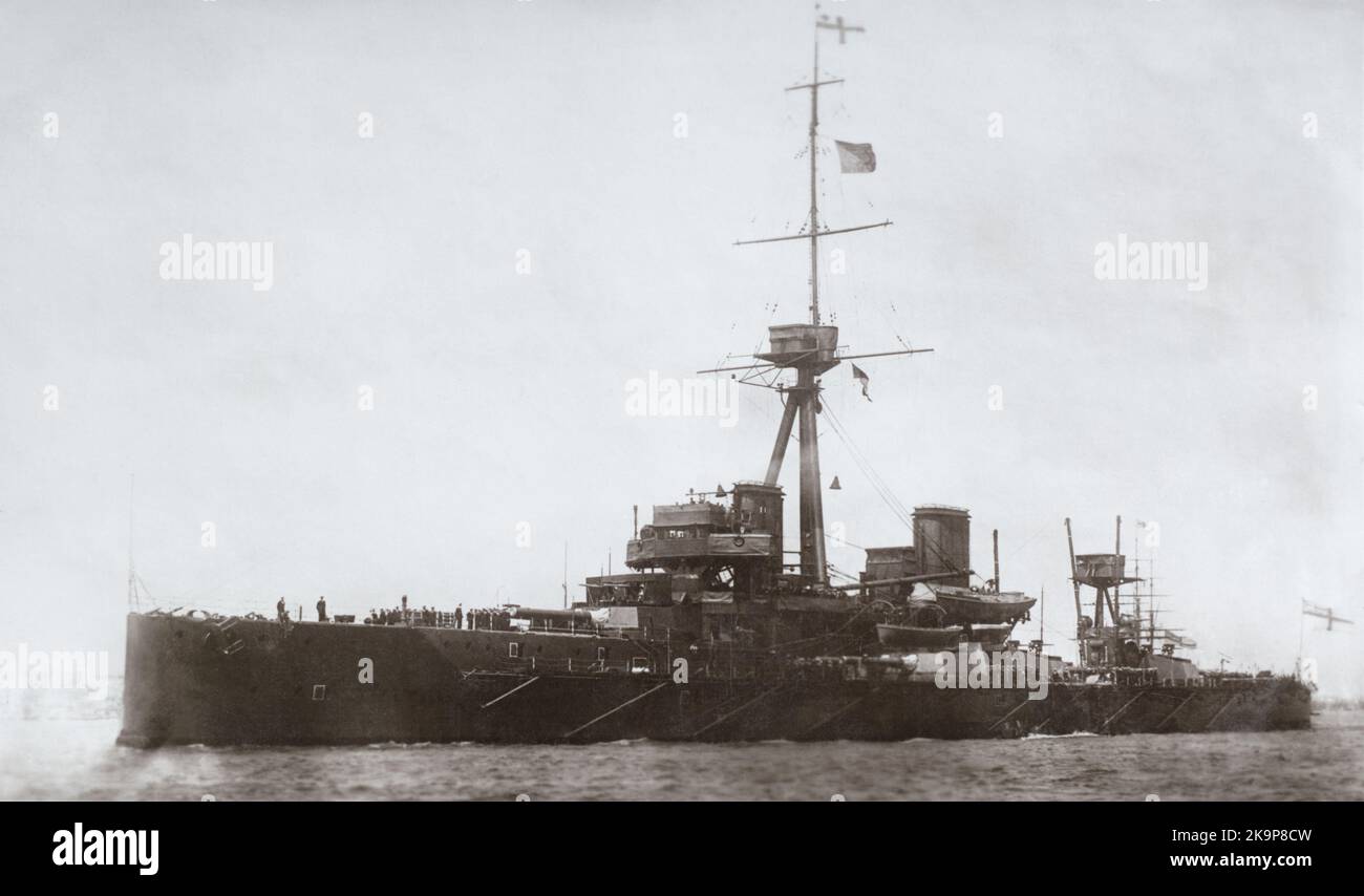 Le cuirassé de la première Guerre mondiale, le HMS Dreadnught. Mis en ...