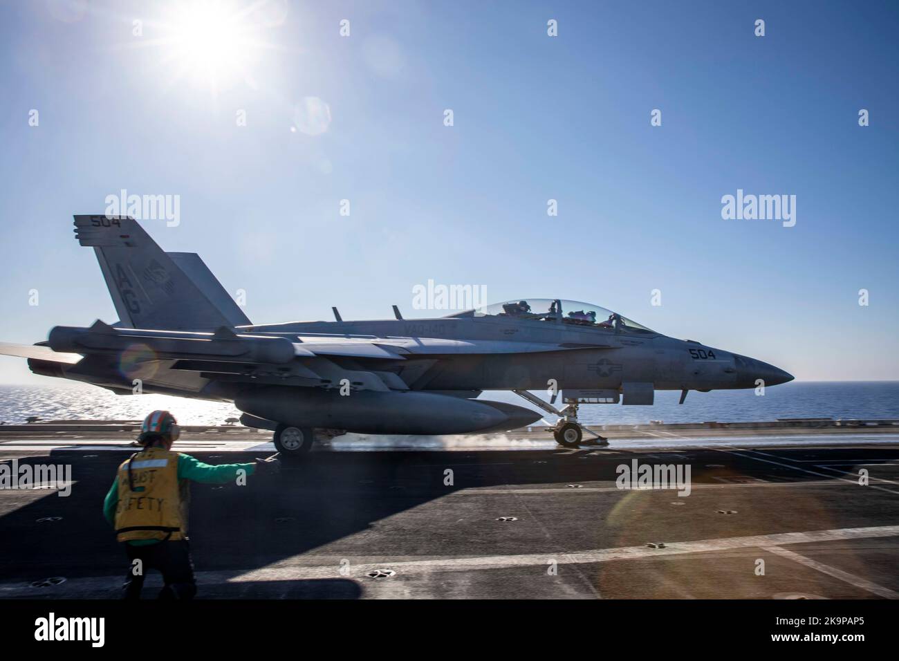 221028-N-ZG822-1072 MER ADRIATIQUE (28 octobre 2022) un avion E/A-18G ...