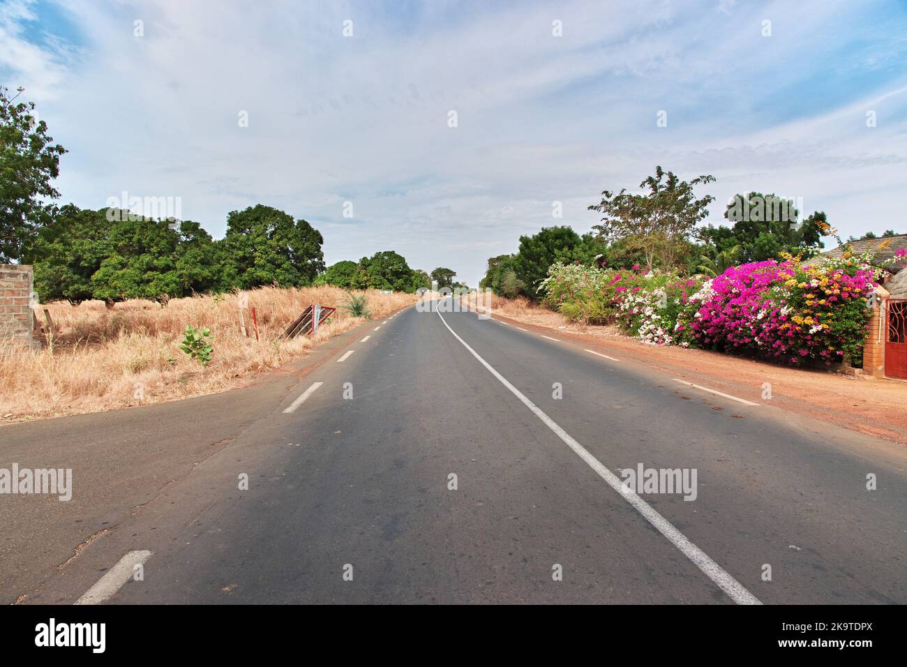 Senegal traffic road Banque de photographies et d’images à haute ...