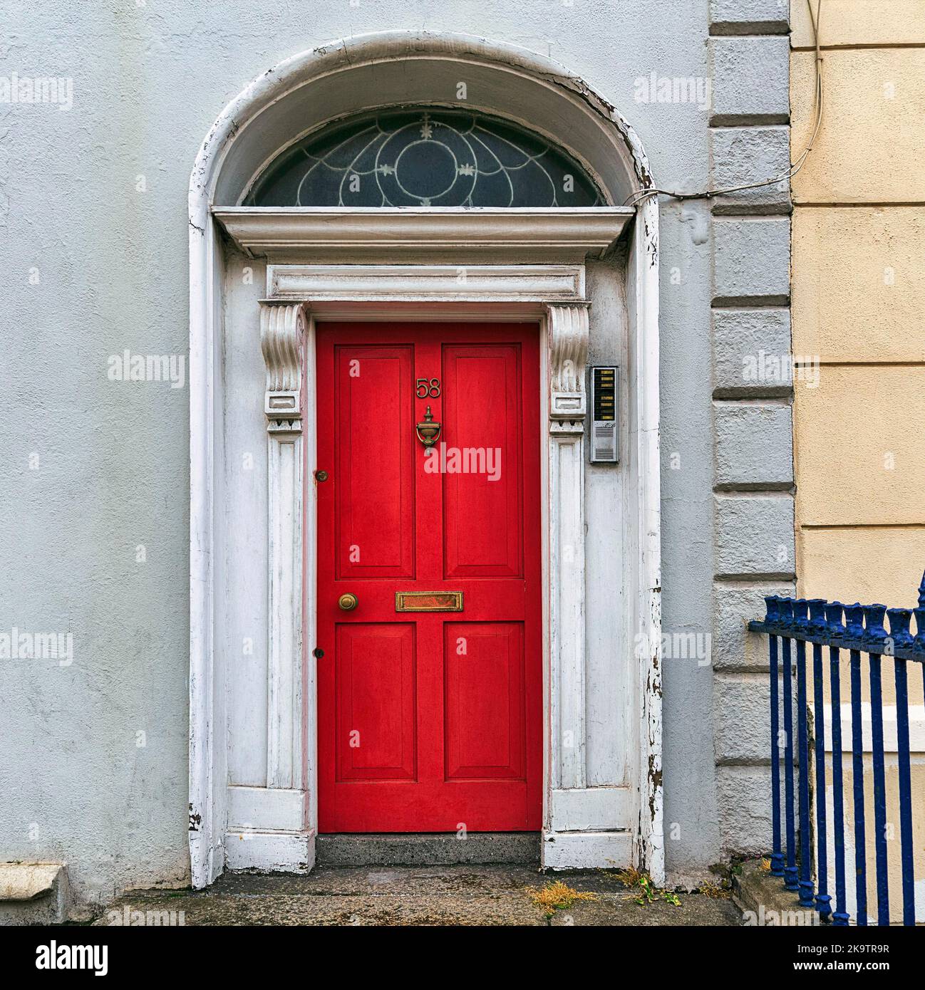 Entrée rouge Banque de photographies et d’images à haute résolution - Alamy