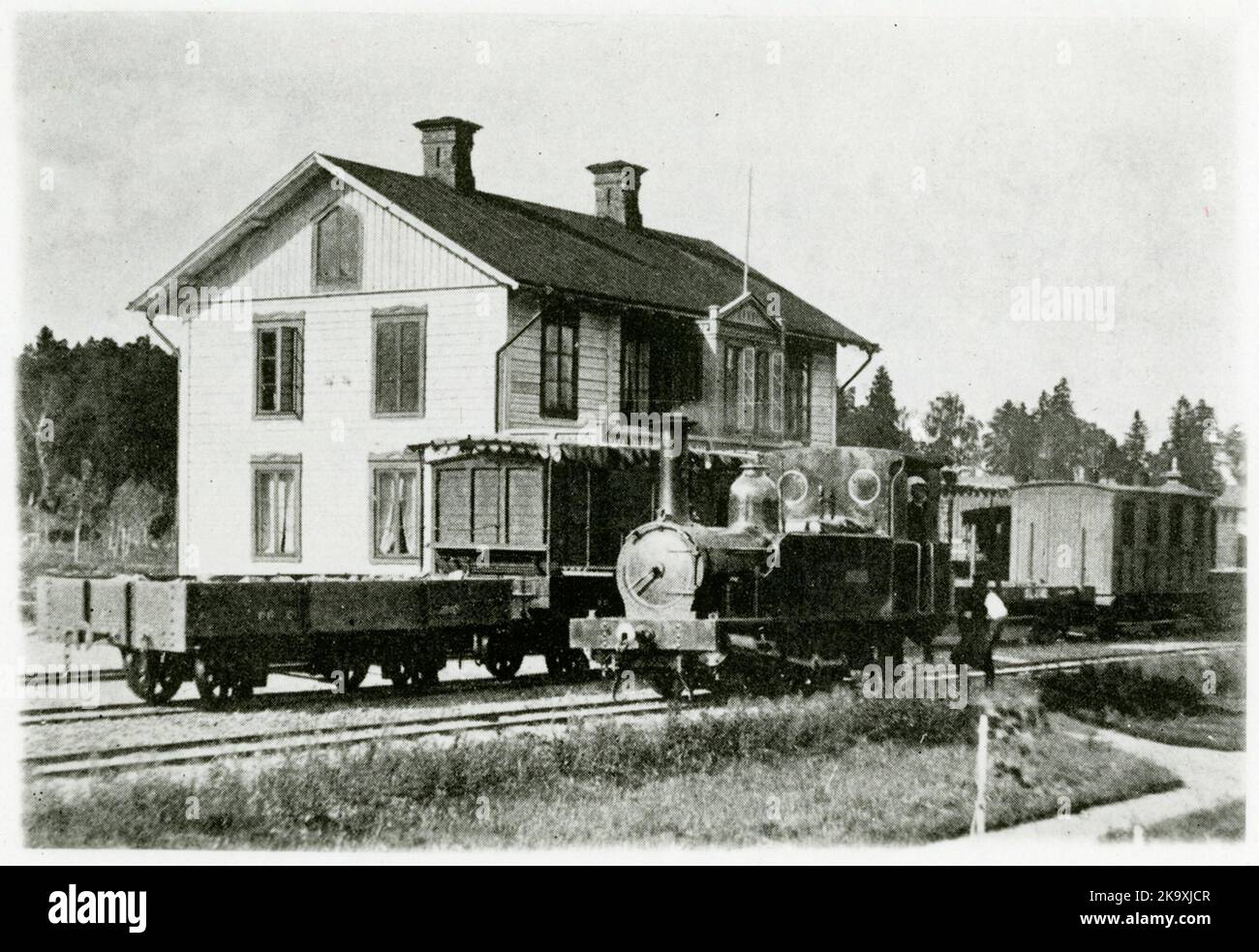 La station construite en même temps que la piste. En 1938, la maison de ...