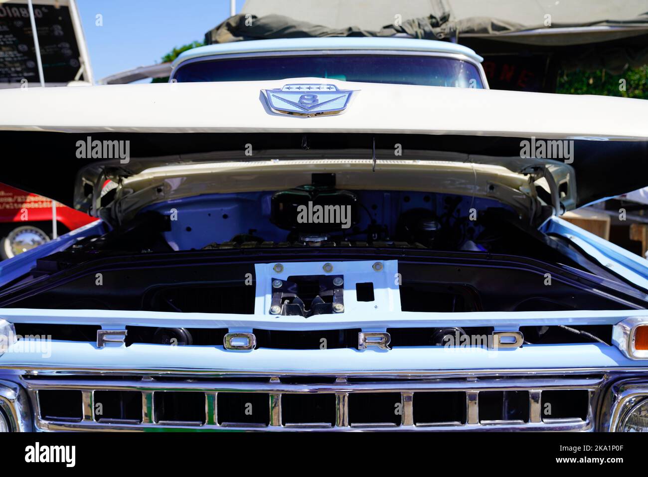 Bordeaux , Aquitaine France - 25 09 2022 : Ford F100 Ranger capot ...