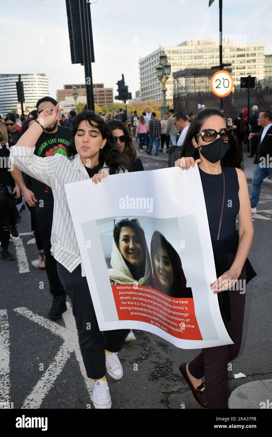 Proteste en face des chambres du Parlement pour manifester leur ...