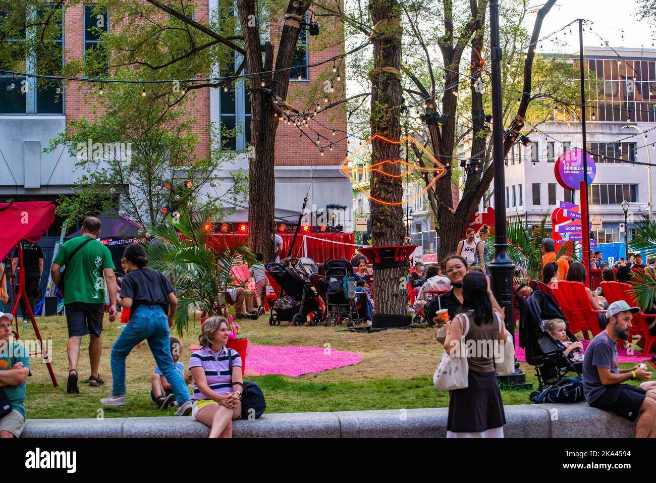 Montréal, Canada - 2 juillet 2022 : Cirque des géants 3 au Festival du ...