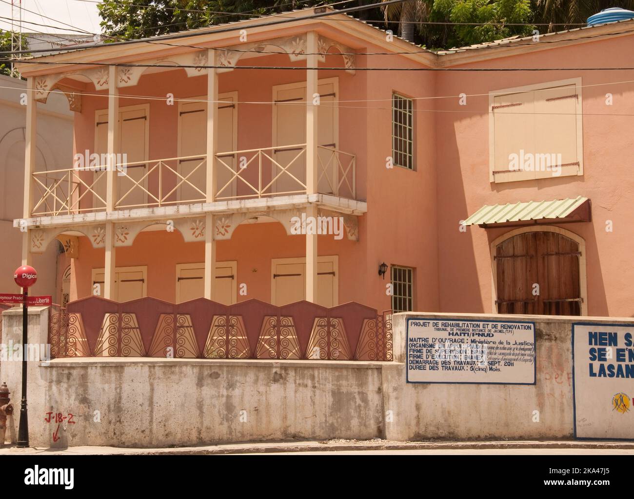 Bâtiment de style colonial, Jacmel, Haïti. Jacmel est un port important ...