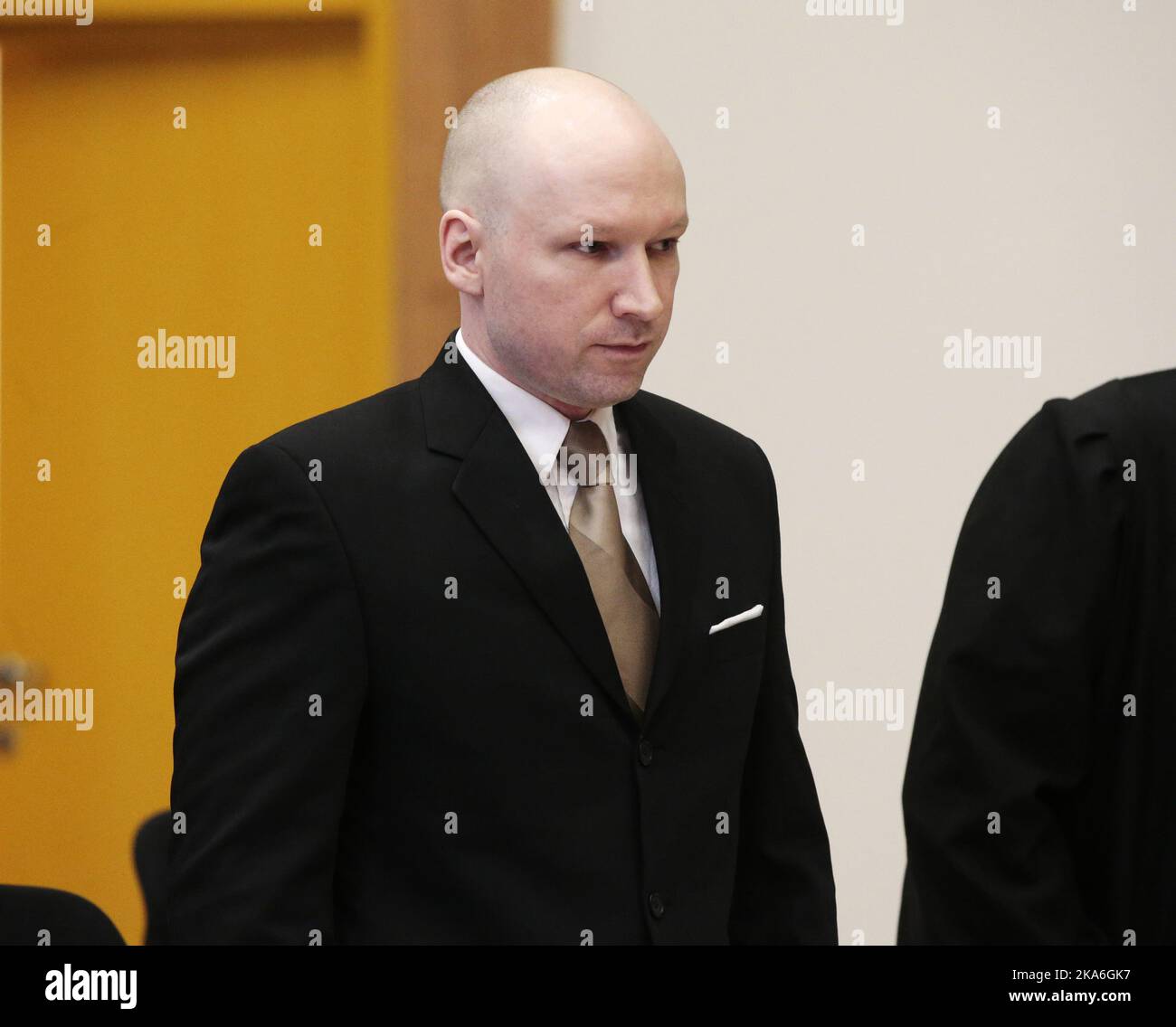 SKIEN, Norvège 20160315. Le condamné Anders Behring Breivik poursuit l ...