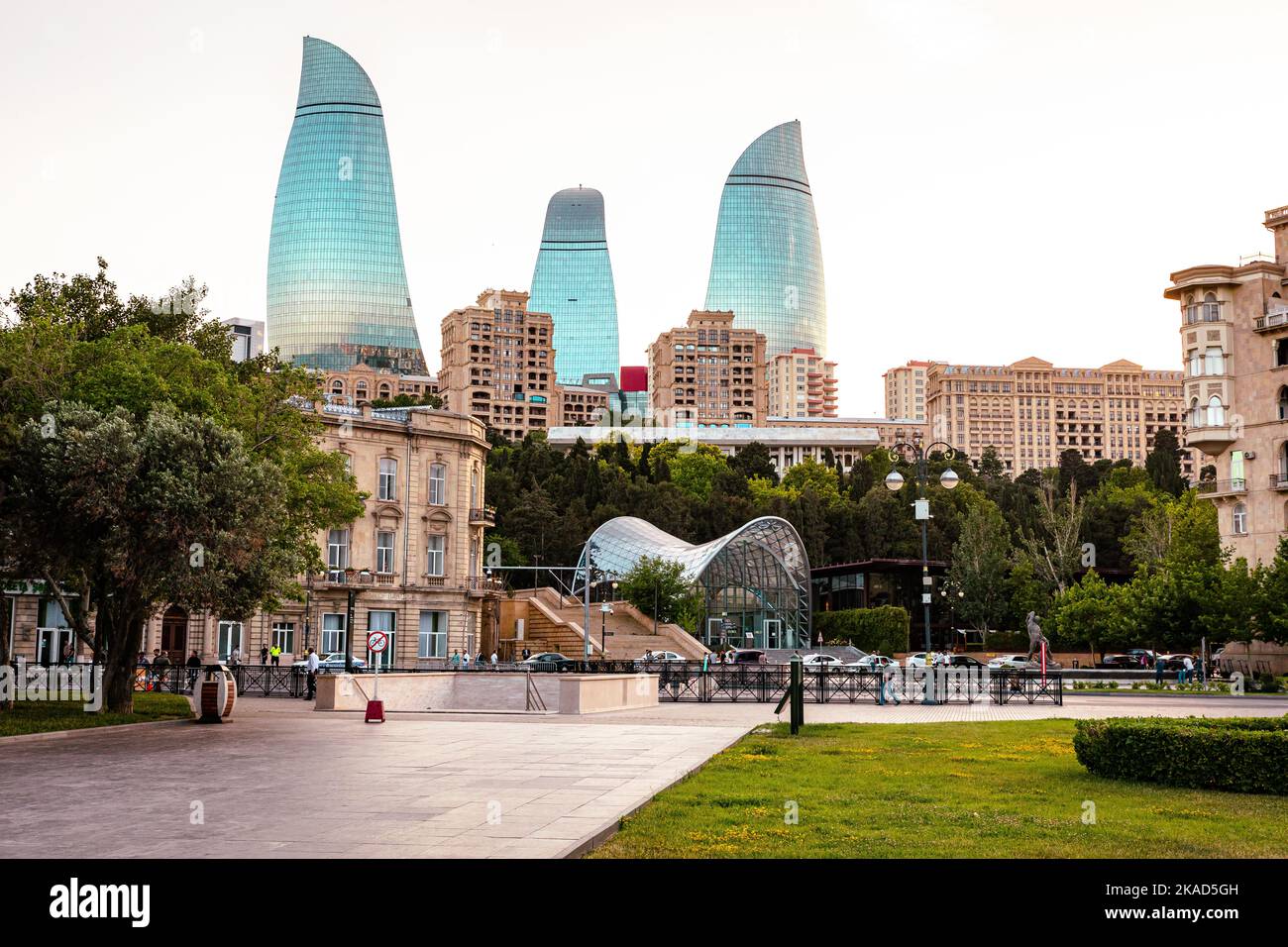 Bakou Flame Towers est le plus grand gratte-ciel de Bakou, en ...