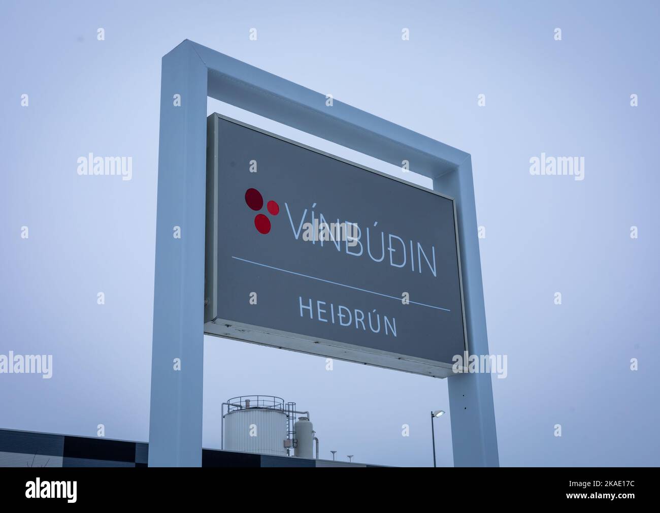 Reykjavik, Islande - 22 mars 2022 : logo de Vinbudin (cave à vins), la ...
