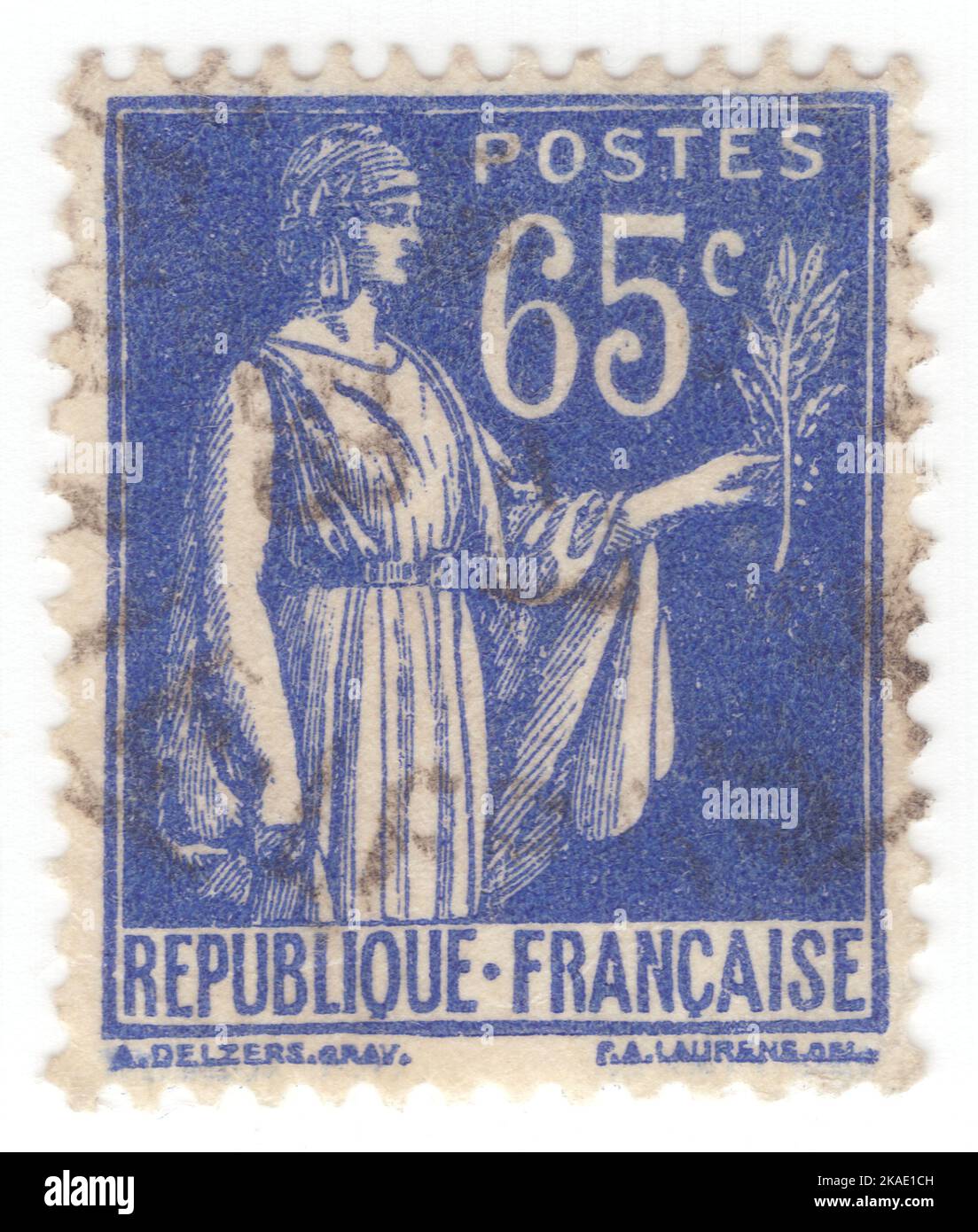 FRANCE - 1937 : timbre-poste ultra-marin lumineux de 65 centimes ...