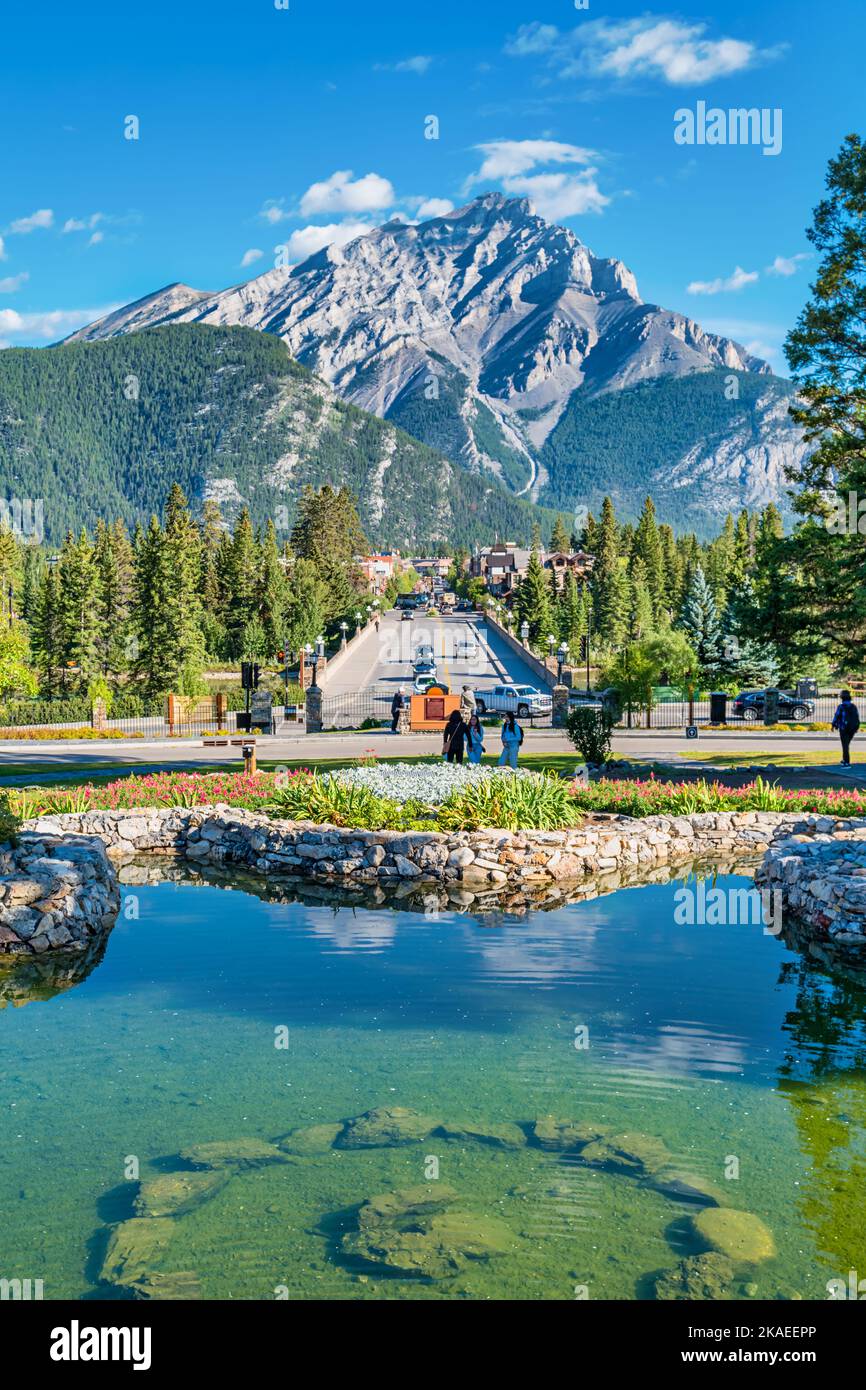 Downtown banff alberta canada Banque de photographies et d’images à ...