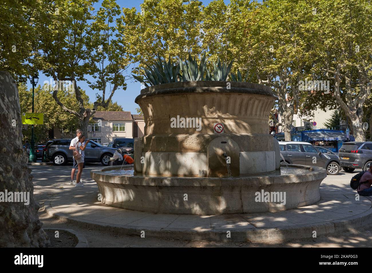 Saint-Tropez, France - 8 août 2022 - la pittoresque place des Lices ...