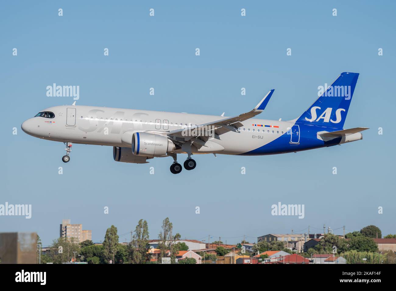 Un avion décollage de l'aéroport de Lisbonne, Lisbonne, Portugal 25 ...