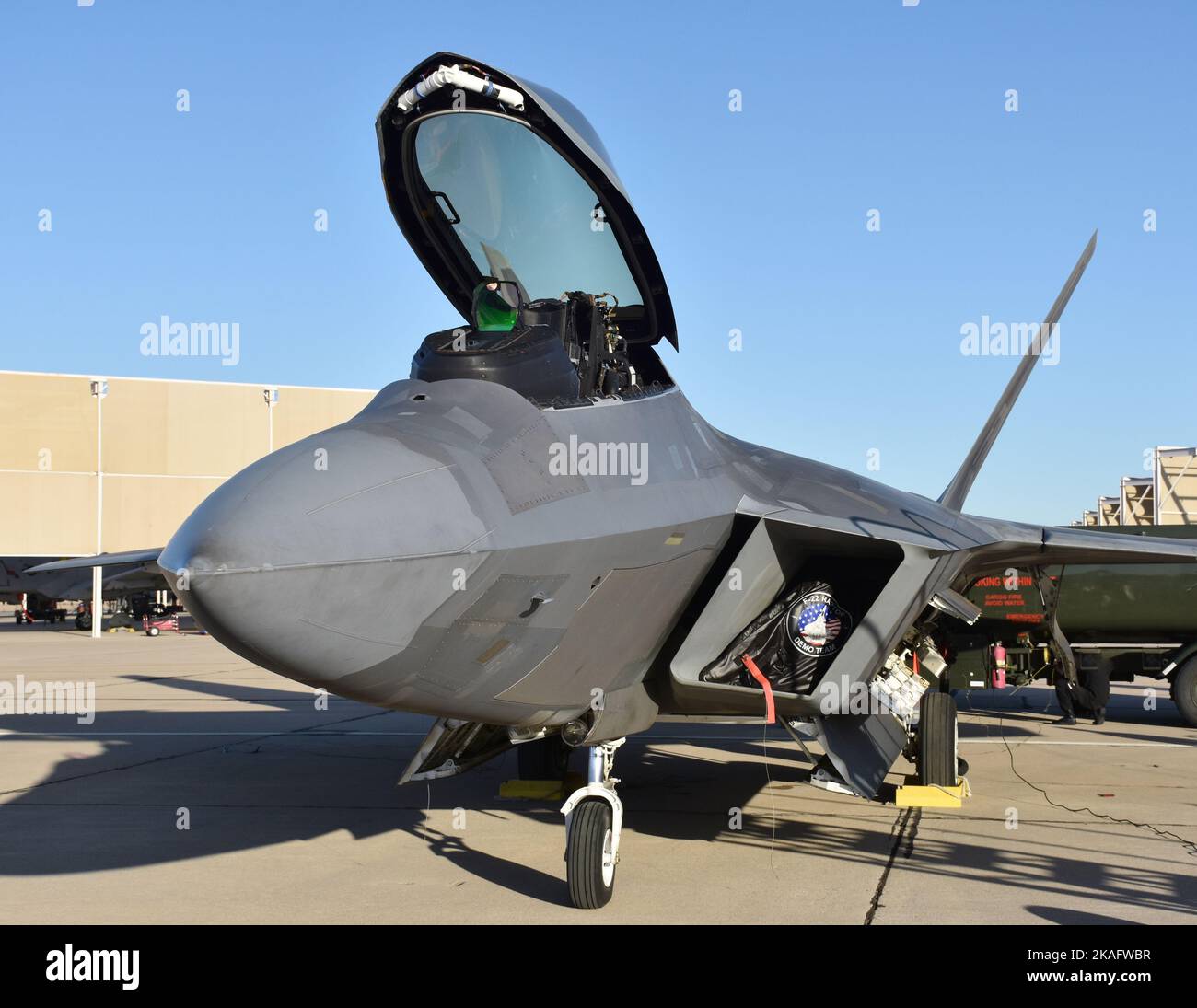 Un avion de chasse F-22 Raptor de la Force aérienne avec la cime à la ...
