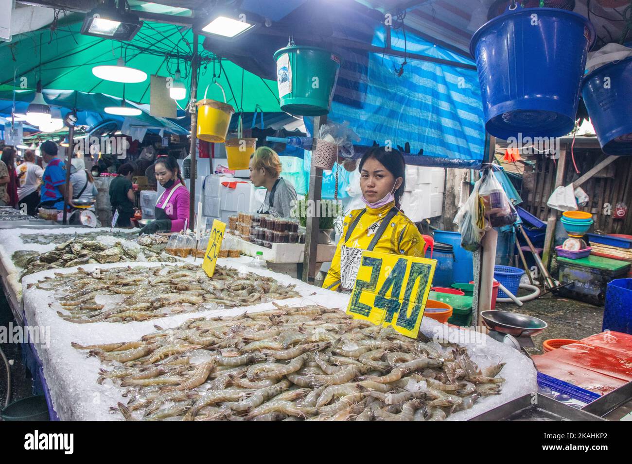 Poisson fesh pêché à vendre dans un marché thaïlandais de poissons de ...