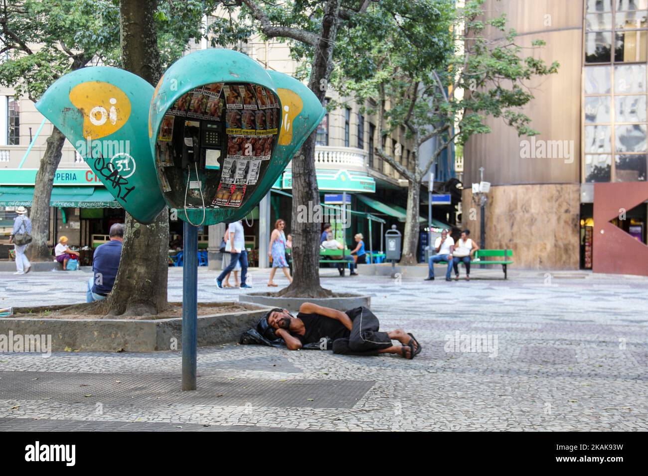 Dans Le Centre Ville De Rio Les Travestis Les Prostituées Et Dautres