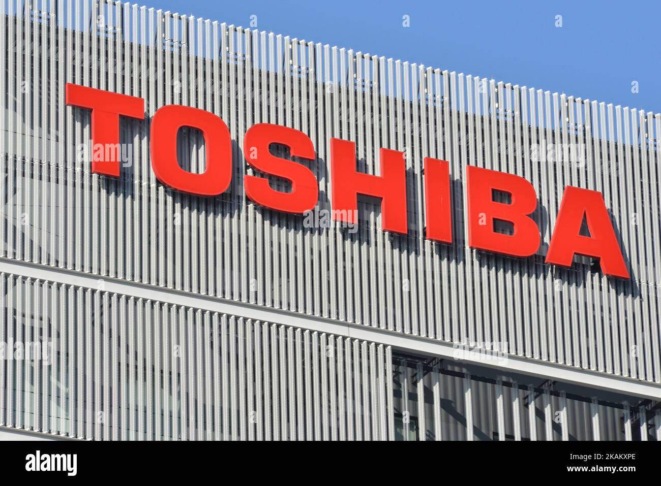 Le logo de Toshiba Corp. Est visible sur le site de la société à Kawasaki, au sud de Tokyo, au ...