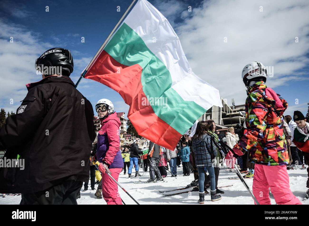 Des centaines de personnes marquent la fête nationale bulgare et 139 ...