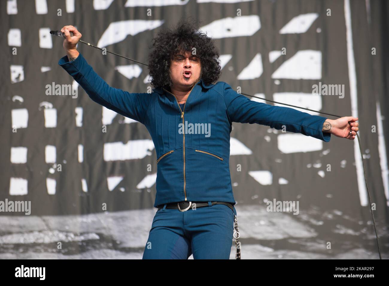 Le groupe de rock punk américain au Drive In se produit en direct le ...