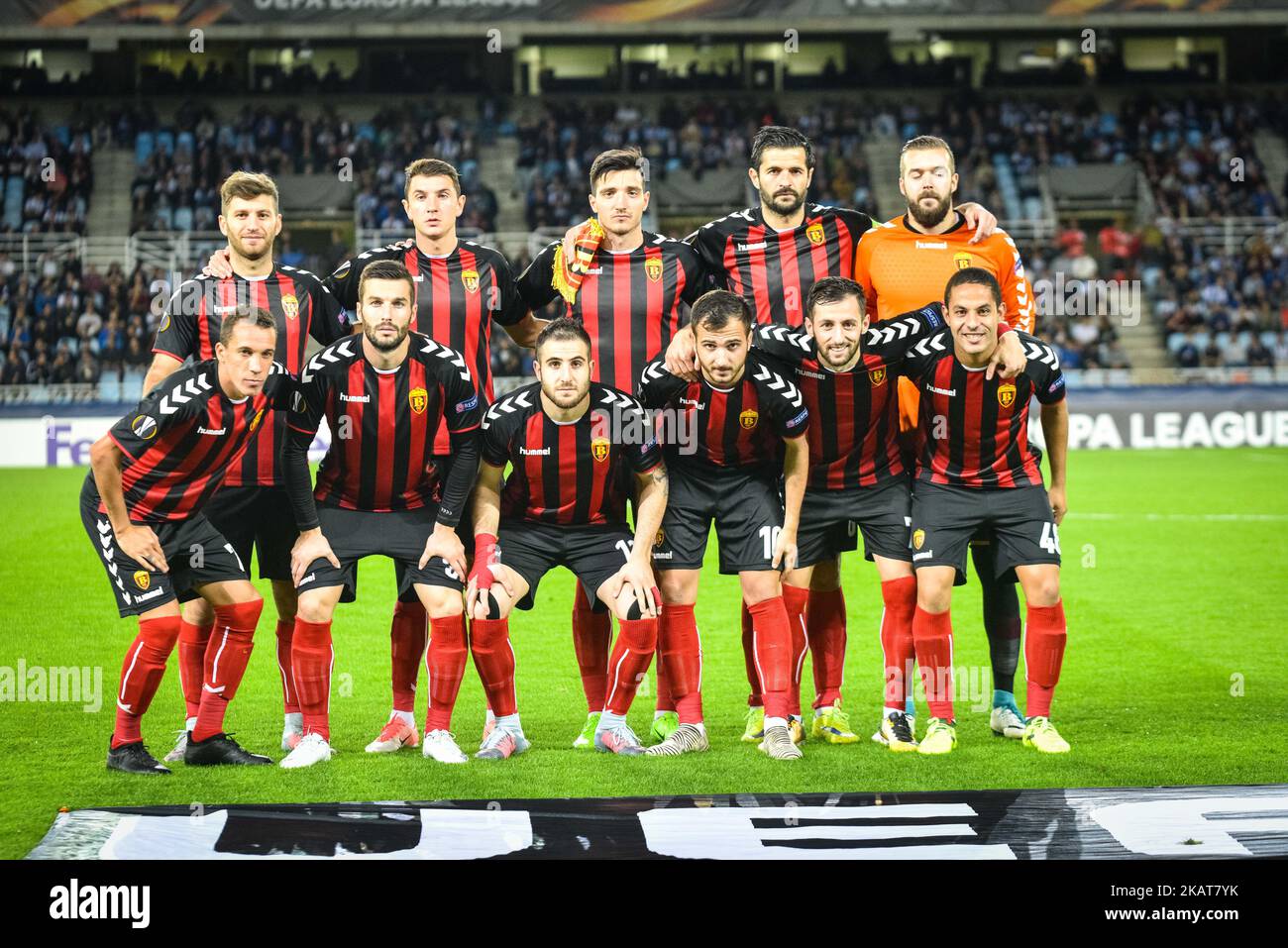 Le coéquipier de FK Vardar pose pour les médias avant le match de ...