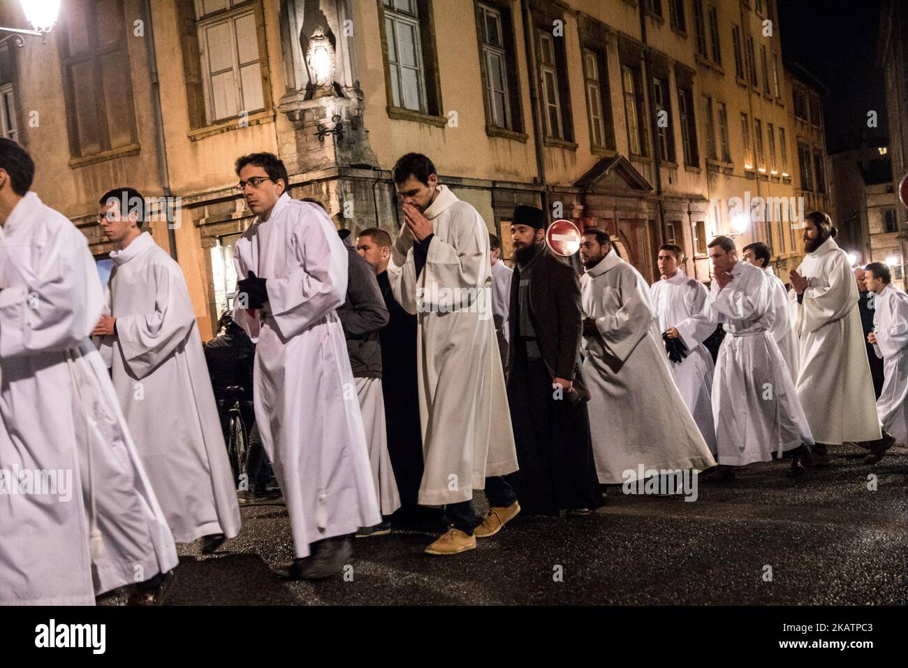 Procession traditionnelle de la Vierge Marie de la primatiale Saint ...