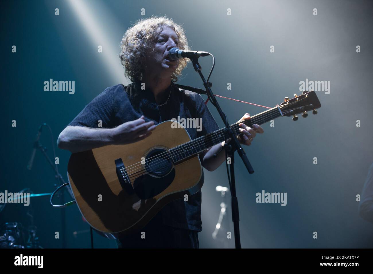 John Power du groupe de rock britannique Cast se produit en direct au ...