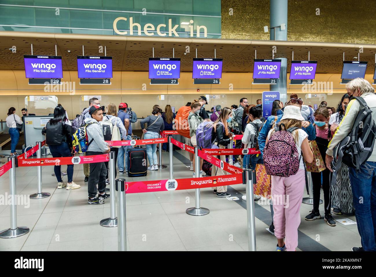 Femme femmes femme check in line files d'attente files d'attente Banque ...