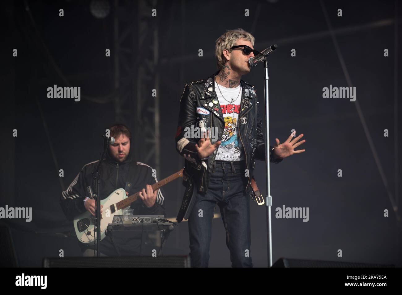 Le groupe de rock américain The Neighborhood se déroule en direct sur ...