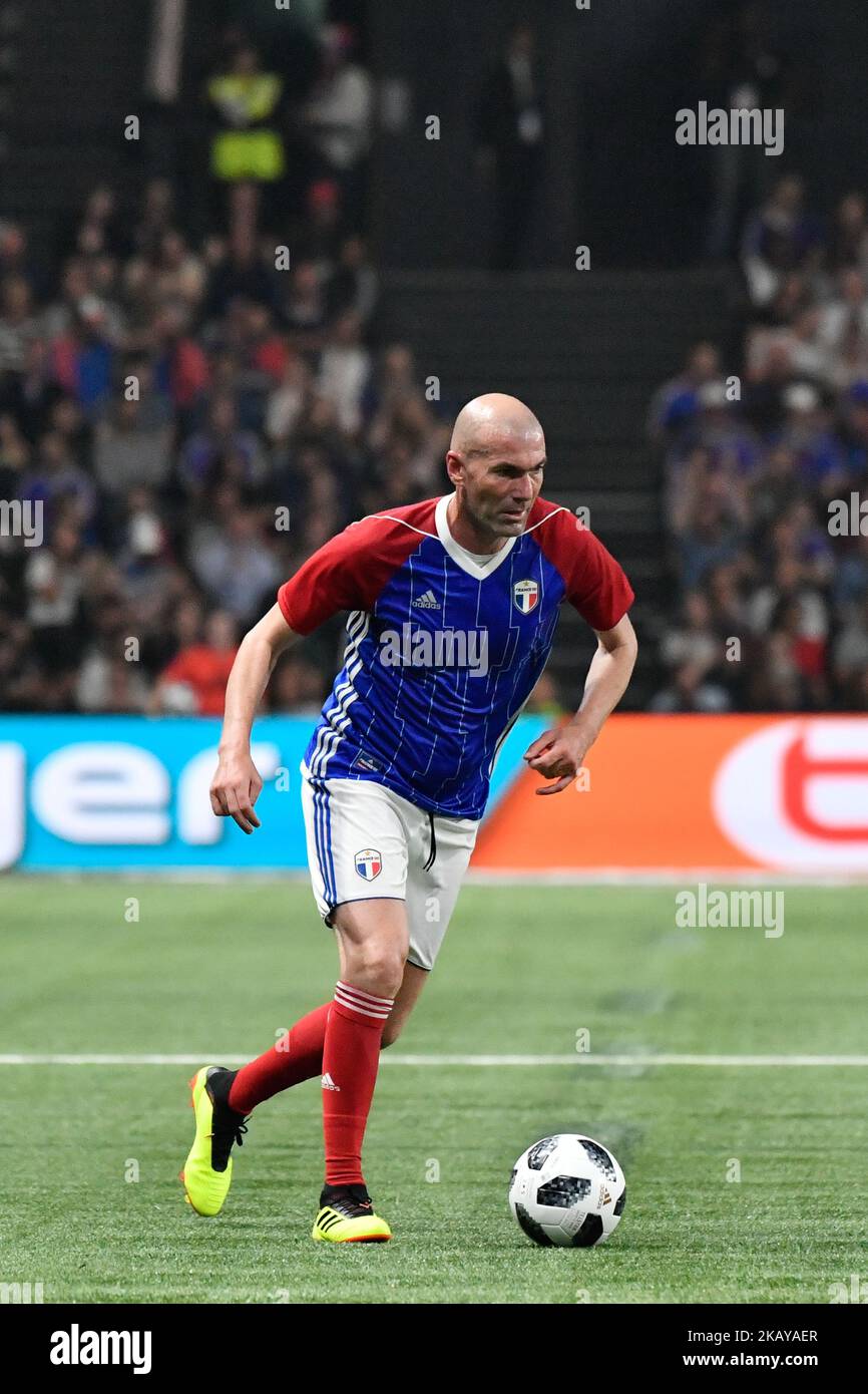 Zinedine zidane 1998 Banque de photographies et d’images à haute ...