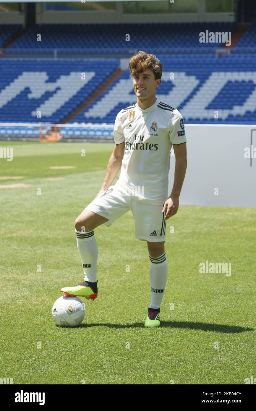 Le nouveau joueur du Real Madrid, Alvaro Odriozola, lors de sa ...
