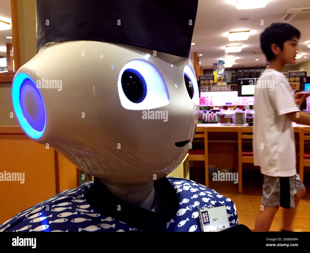 'Poivre' le robot humanoïde est vu dans une branche de sushi Hamazushi ...