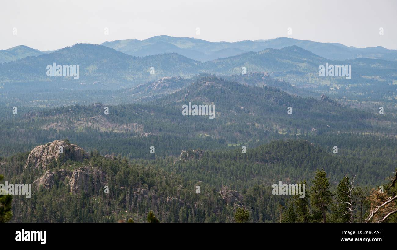 Needles Highway, a National Scenic Byway, and Needles Eye est vu le ...