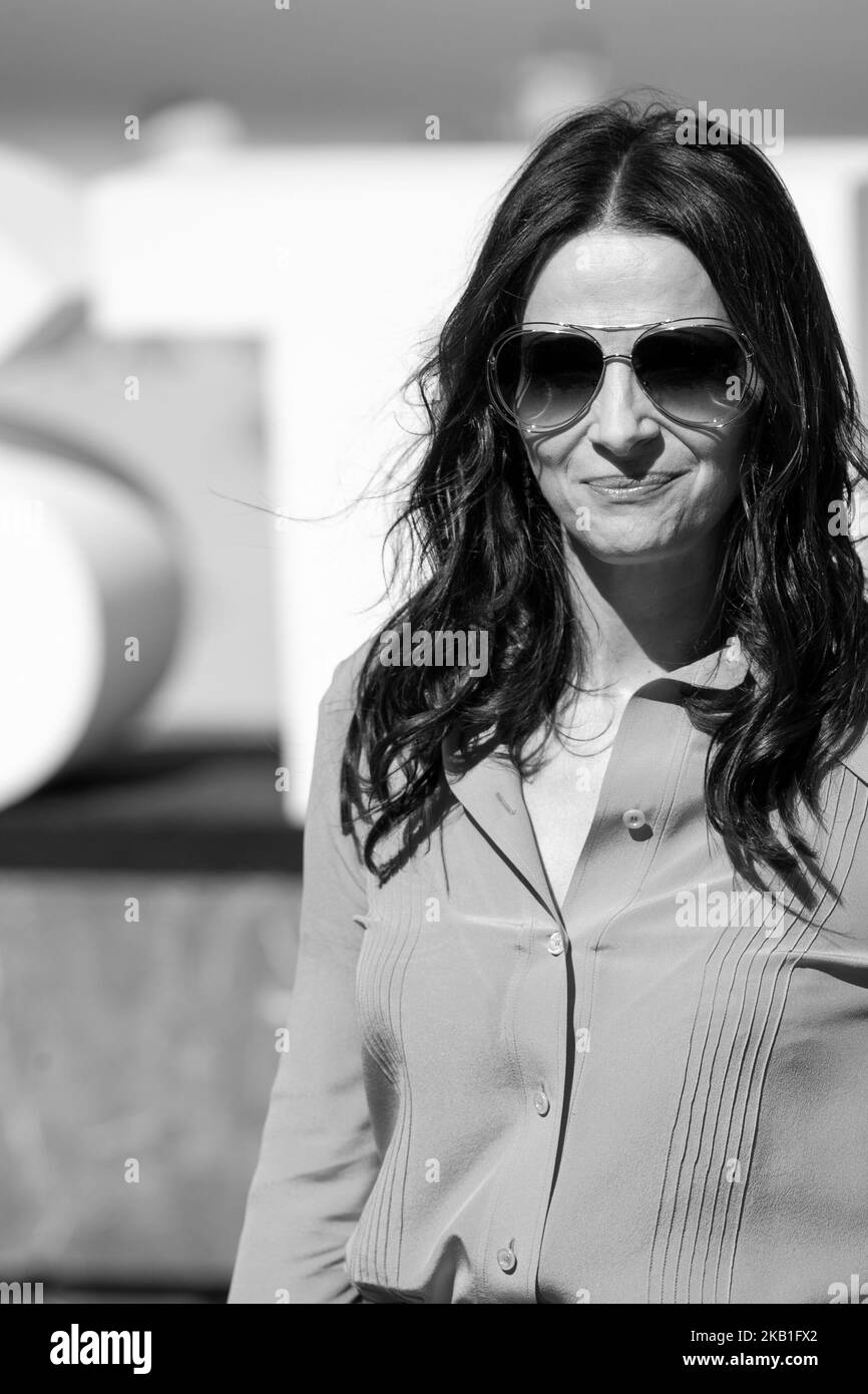 (NOTE DE LA RÉDACTION: L'image a été convertie en noir et blanc) l ...