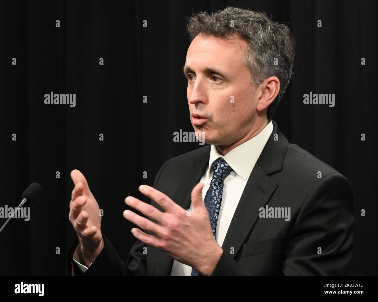 Le docteur en santé publique nationale Jean Longtin répond aux ...