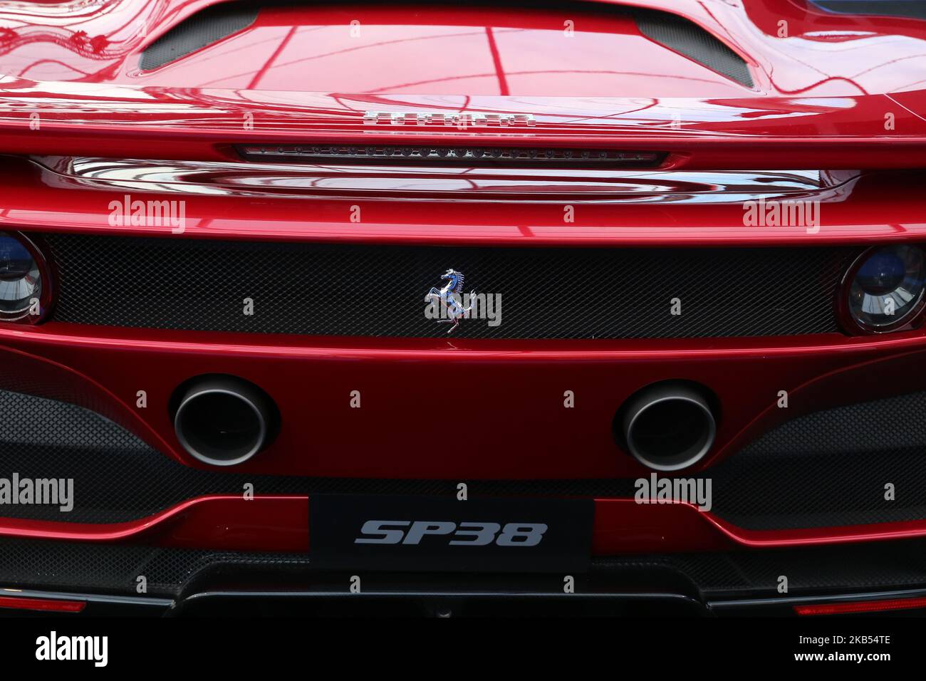 Une Ferrari Monza SP1 Supercar est exposée lors du jour de presse de l ...
