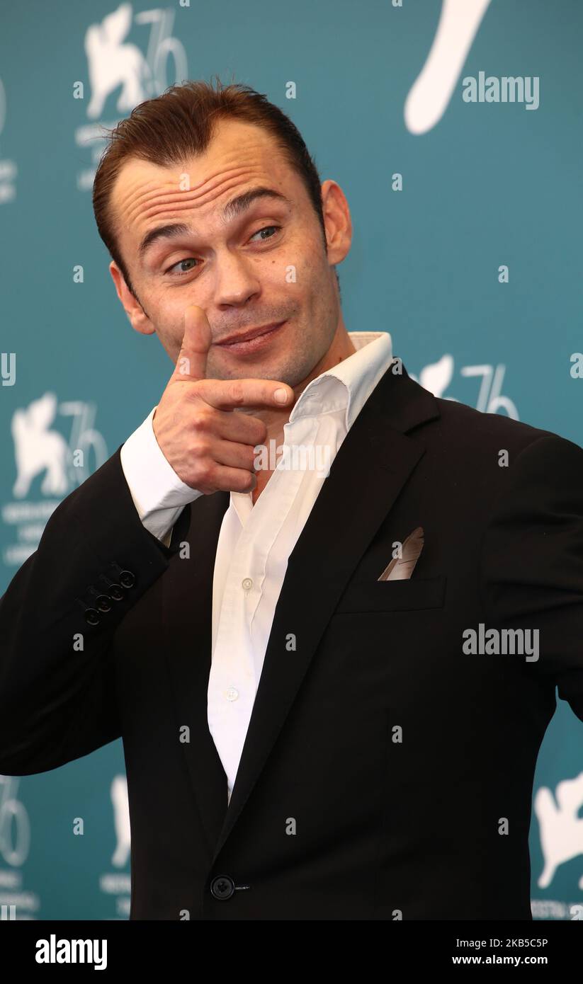 Robinson Stevenin participe à la photocall 'Gloria Mundi' lors du ...