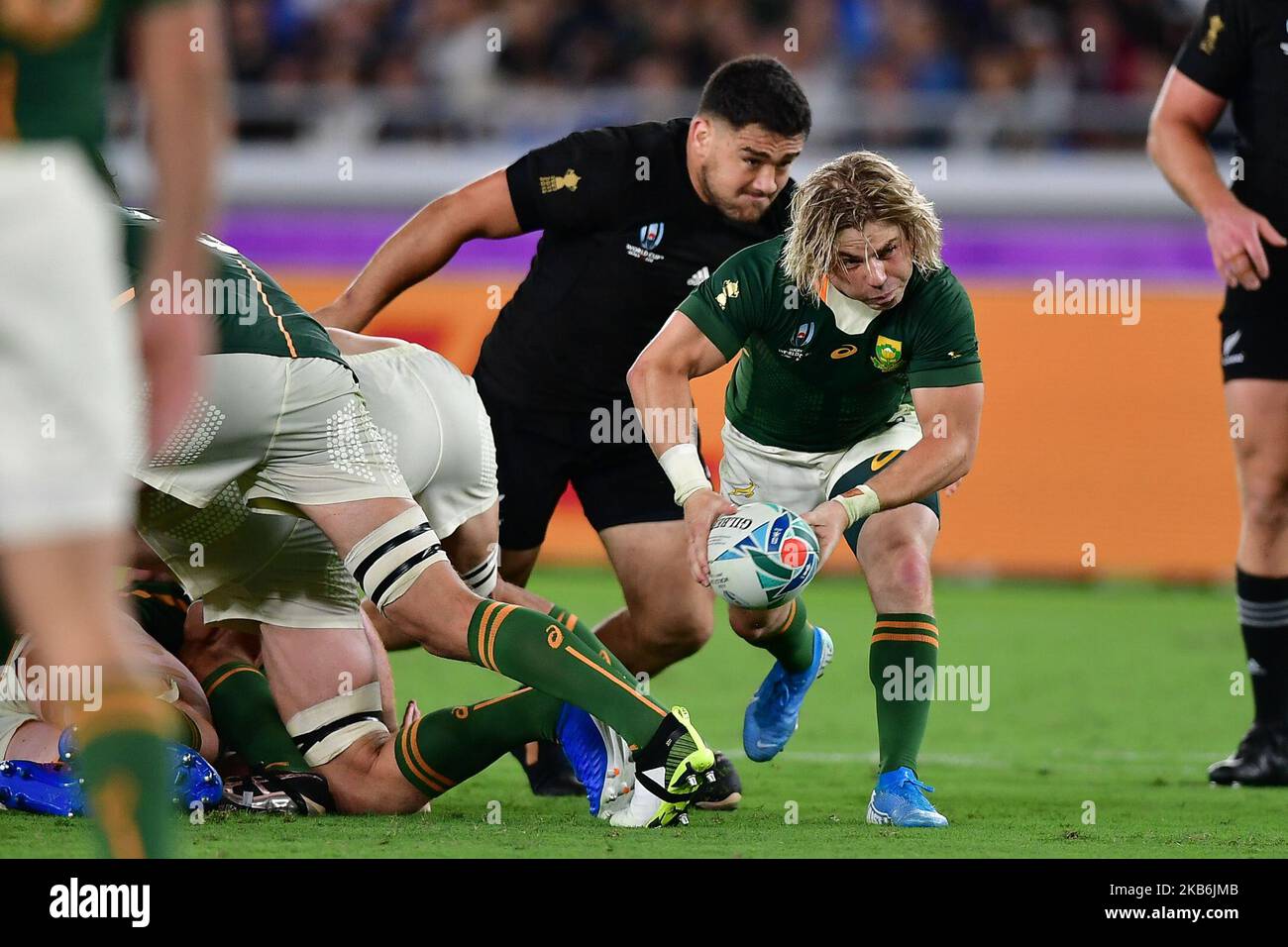 FAF de Klerk a lancé le ballon de la rucking pendant la coupe du monde ...