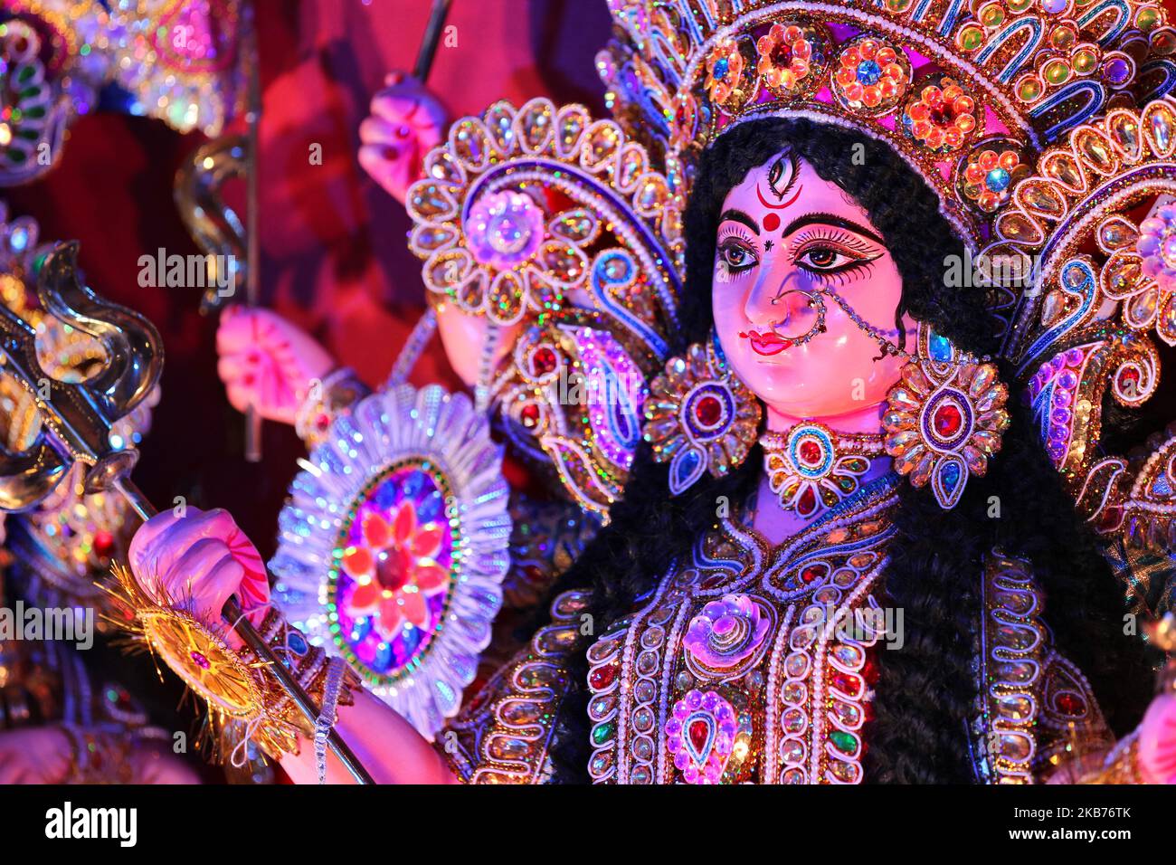 Décoré l'idole de la déesse Durga lors du festival Durga Puja dans un ...