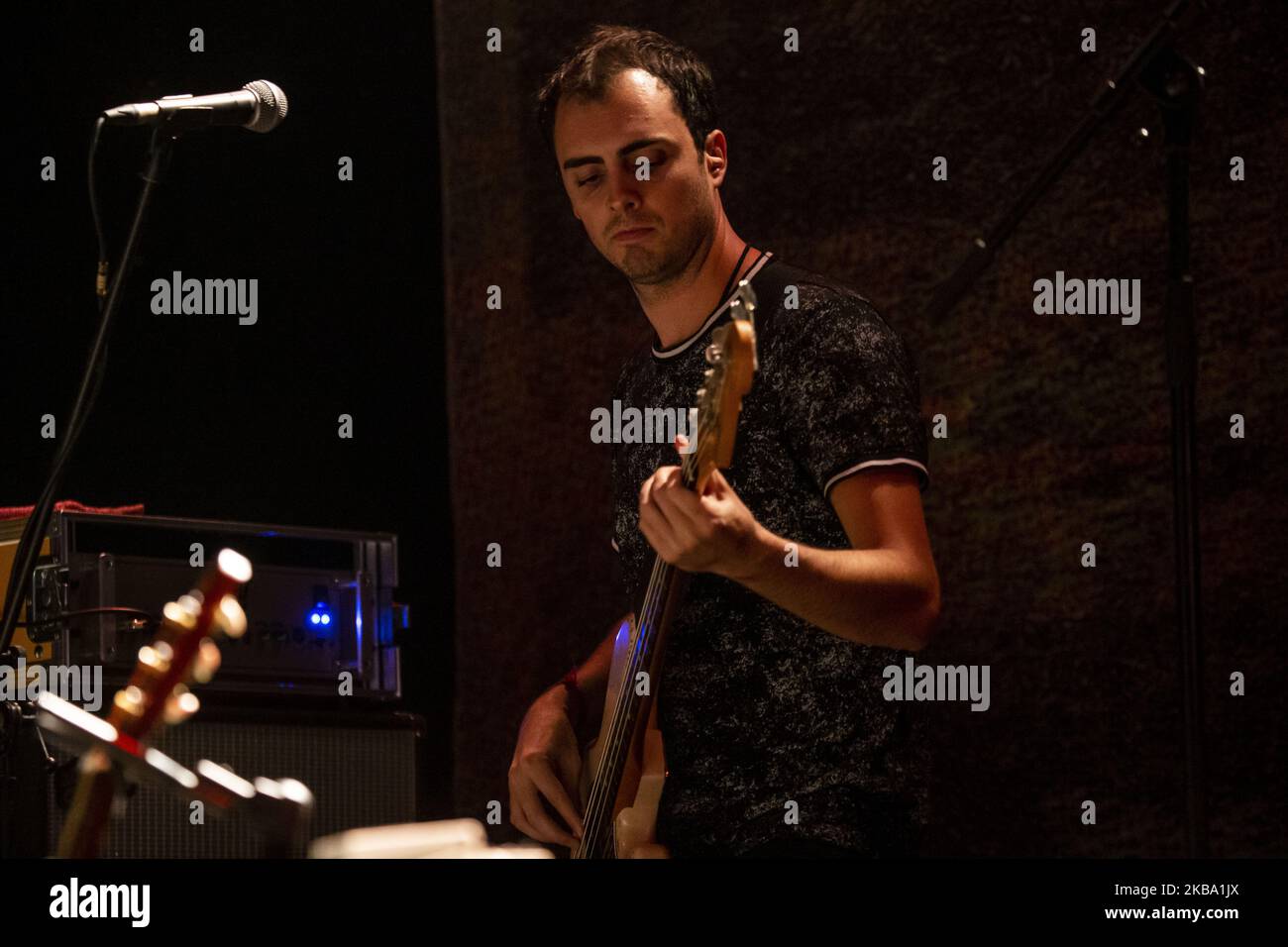 Daniel McCallum, du groupe de rock américain alternatif Cake, se produit en direct à Alcatraz le ...