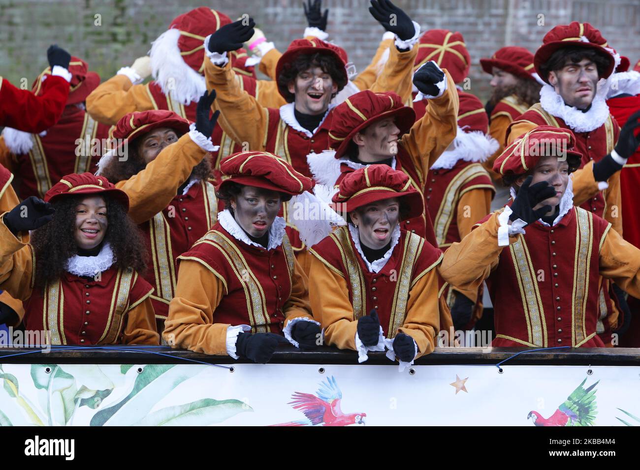 Saint Nicolas, la version néerlandaise du Père Noël et de son 'Piet Zwarte', ou Pete Noir avec ...