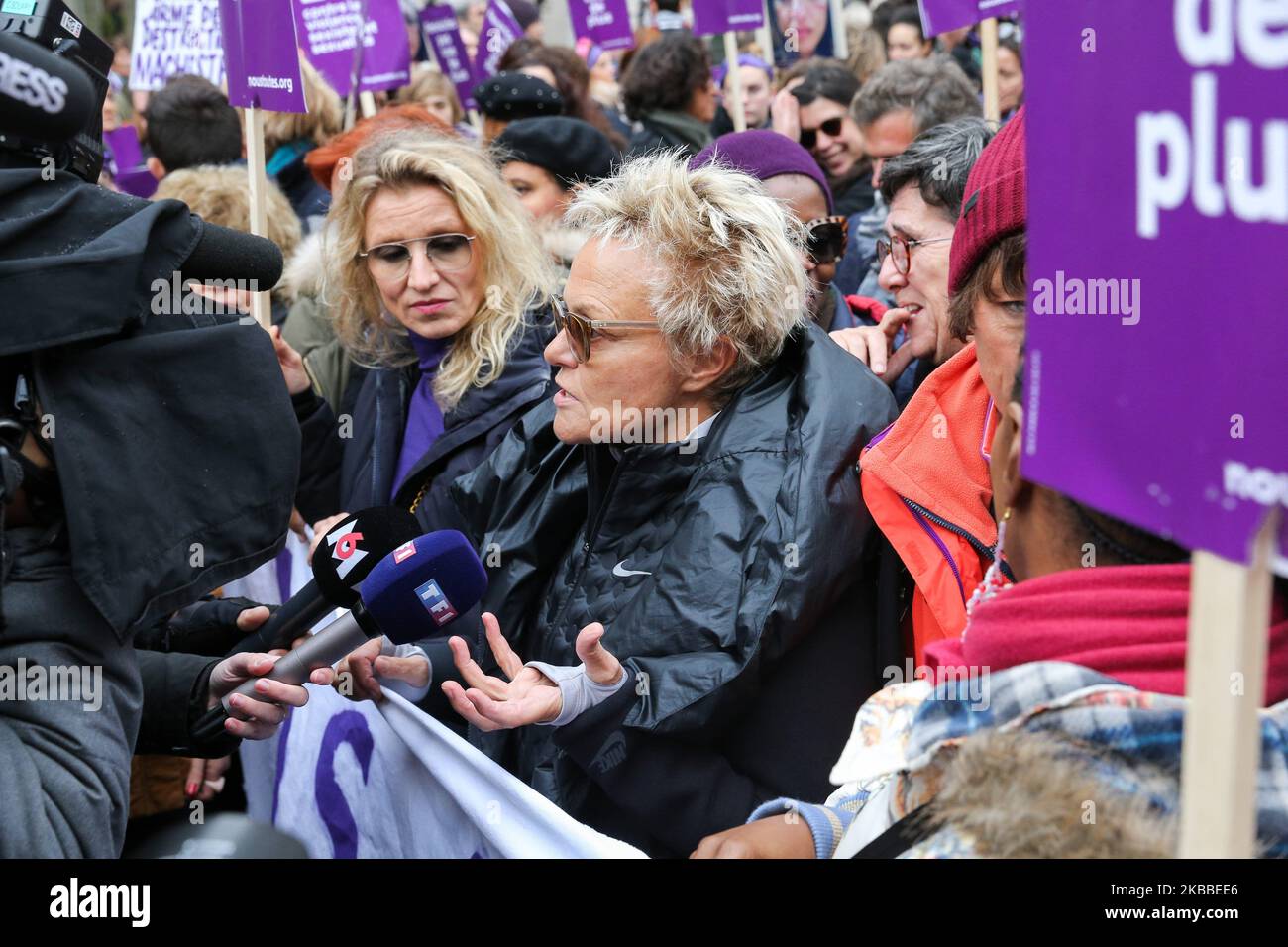 L'actrice française Alexandra Lamy (1L) et l'humoriste et activiste ...
