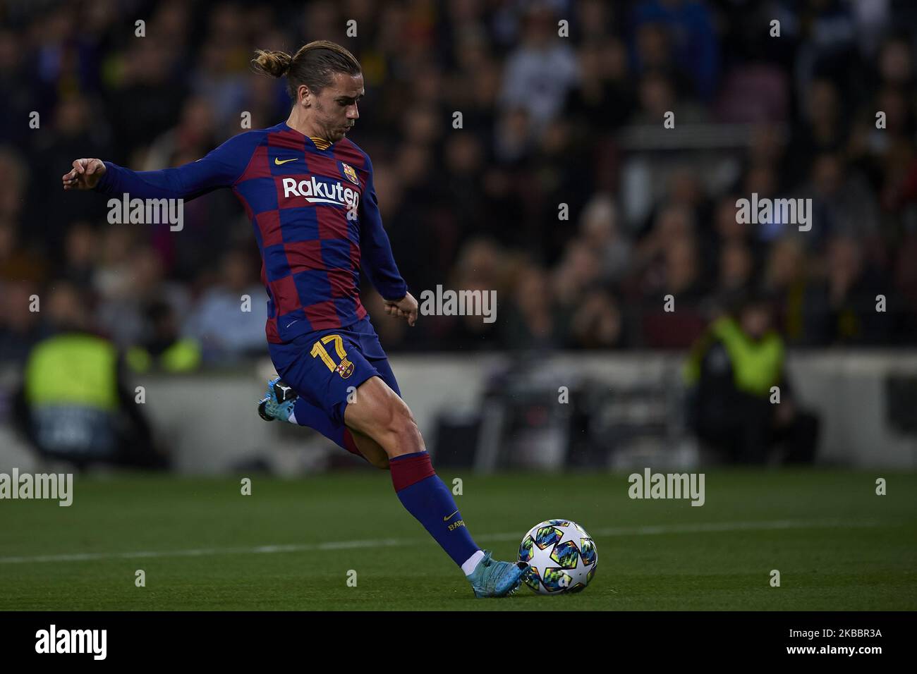 Antoine Griezmann de Barcelone tirasse au but lors du match F de la ...